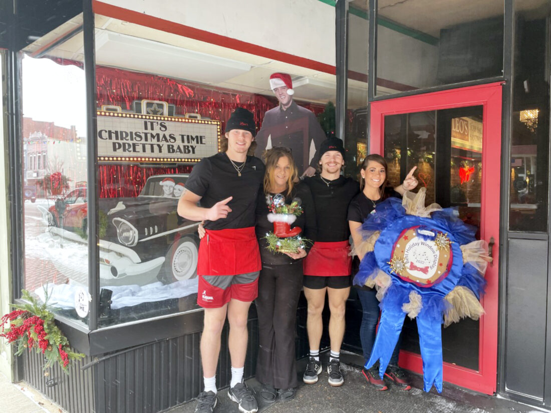 Leo’s Italian Specialty Foods wins DLH window decorating contest | News ...
